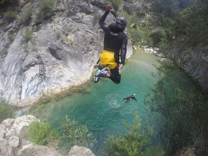 Granada: Río Verde Canyoning Tour with Photos & Videos - A Closer Look at the Canyoning Experience