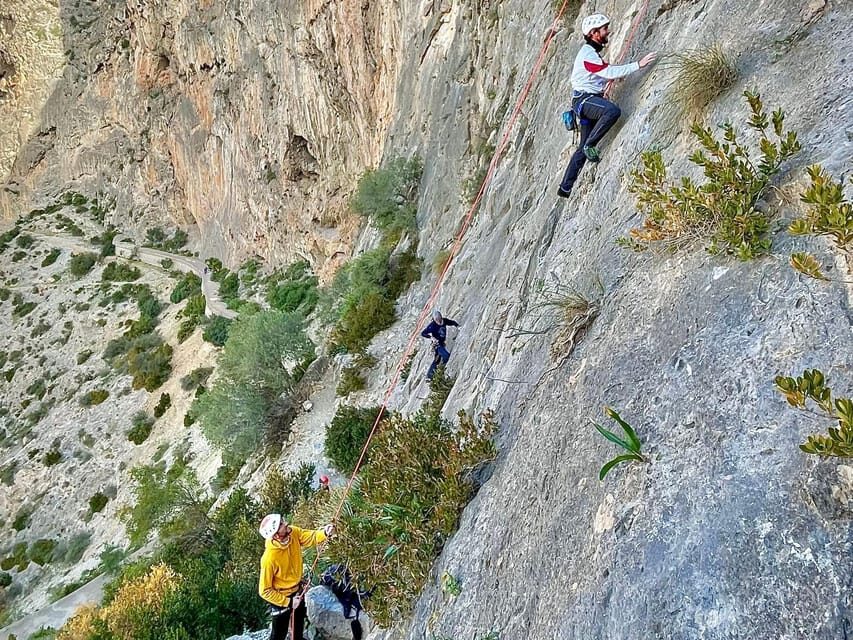 Granada: Rock climbing top-rope Placas Negras - The Itinerary and the Climb Itself