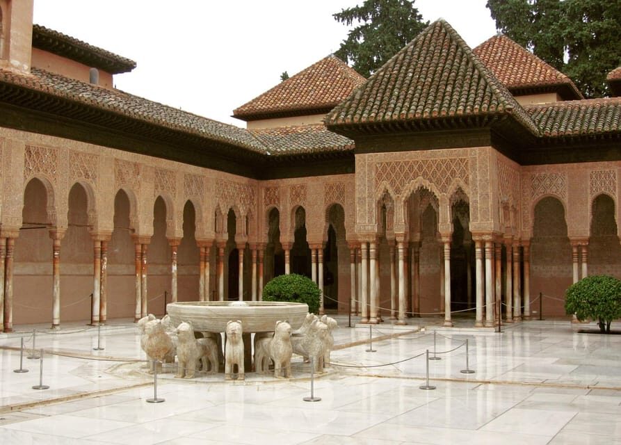 Granada: Tour of Alhambra, Generalife, and Nasrid Palaces - Exploring the Alhambra: What You Can Expect