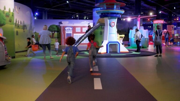 Grays: Nickelodeon Adventure Lakeside Entry Ticket - What is Nickelodeon Adventure Lakeside?