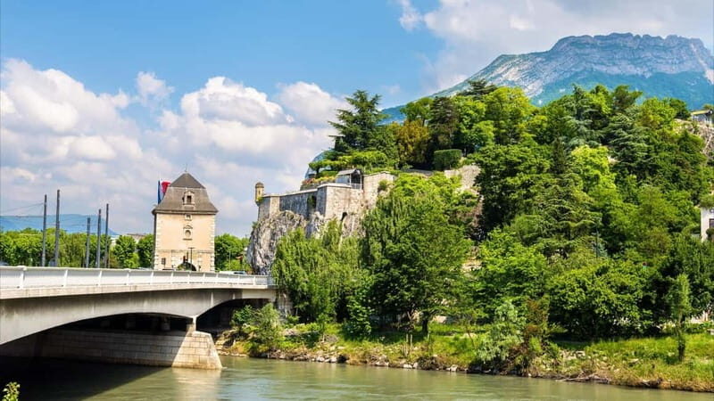 Grenoble: 2-hour Best Intro Walking Tour with a Local - A Closer Look at the Tour Experience