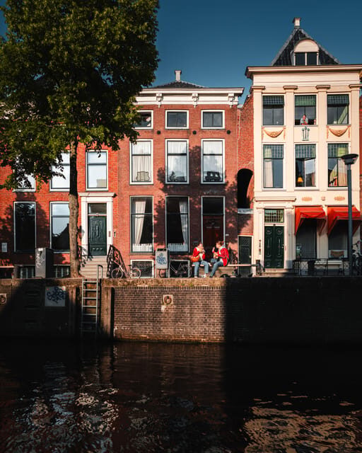 Groningen: Informative city canal cruise + drinks & cookies - Key Points