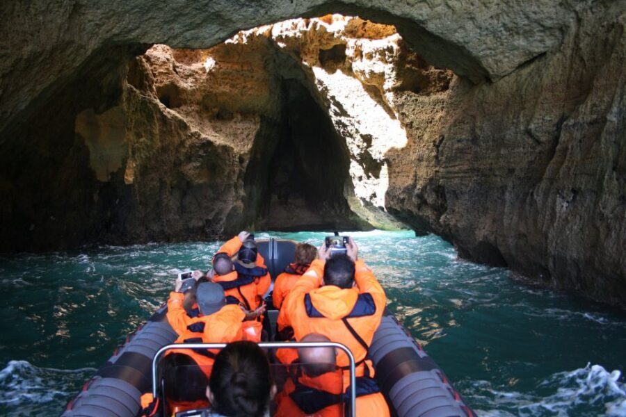 Grutas de Benagil - The Experience of the Guides and the Environment