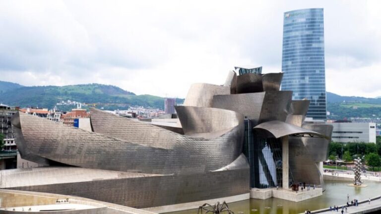 Guggenheim: Art explained by artists - The Value of Guided Art Tours