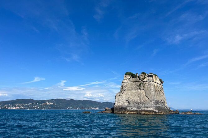 Guided Boat Tour of the Gulf of Poets - What Makes the Guided Boat Tour Stand Out?