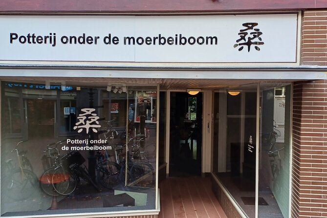 Guided Pottery Workshop on a Turntable in Choorstraat - Introduction