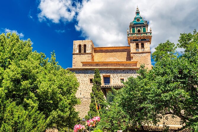 Guided Route through Palma with Cathedral and visit to Valldemossa (4H) - Key Points