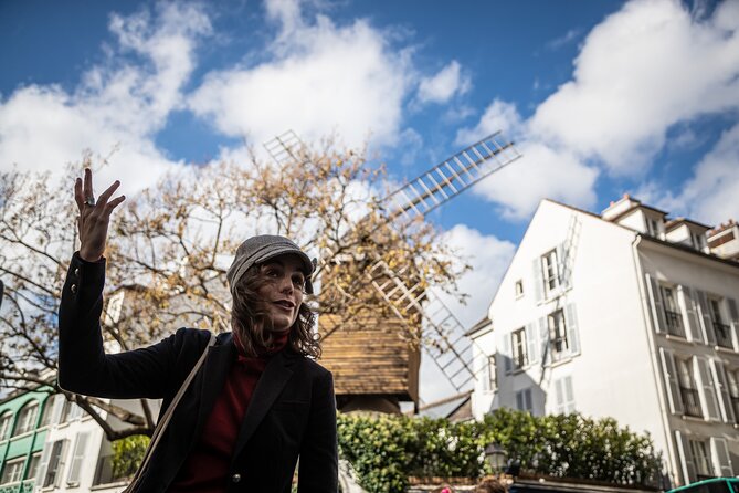 Guided tour of Montmartre in songs with a professional - Discover the Charm of Montmartre Through Song and Story