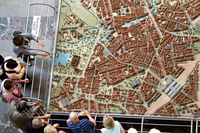 Guided tour of the New Town Hall in Hanover - The Architectural Marvel