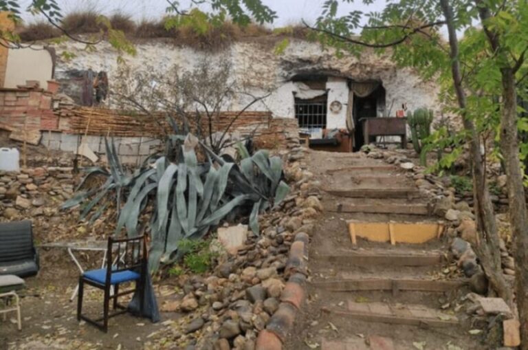 Gypsy life: Sacromonte and the caves private tour - Detailed Breakdown of the Itinerary