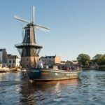 Haarlem: Sightseeing Boat Tour with Snacks and Drinks - What to Expect During the Tour