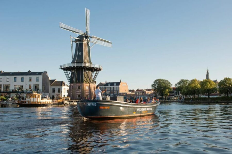 Haarlem: Sightseeing Boat Tour with Snacks and Drinks - What to Expect During the Tour
