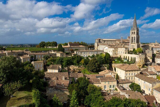 Half day in Pomerol and Saint Emilion in a classic car - Analyzing the Value