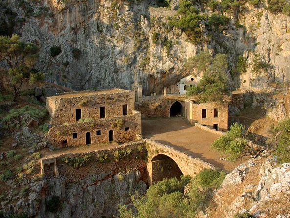 Half-Day Santorini South Coast and Akrotiri Tour from Fira - Key Points