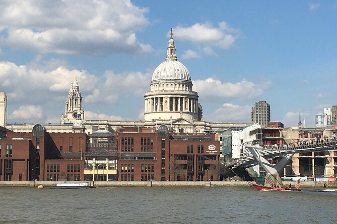 Half-day walking tour by the banks of the River Thames in a small group - Key Points
