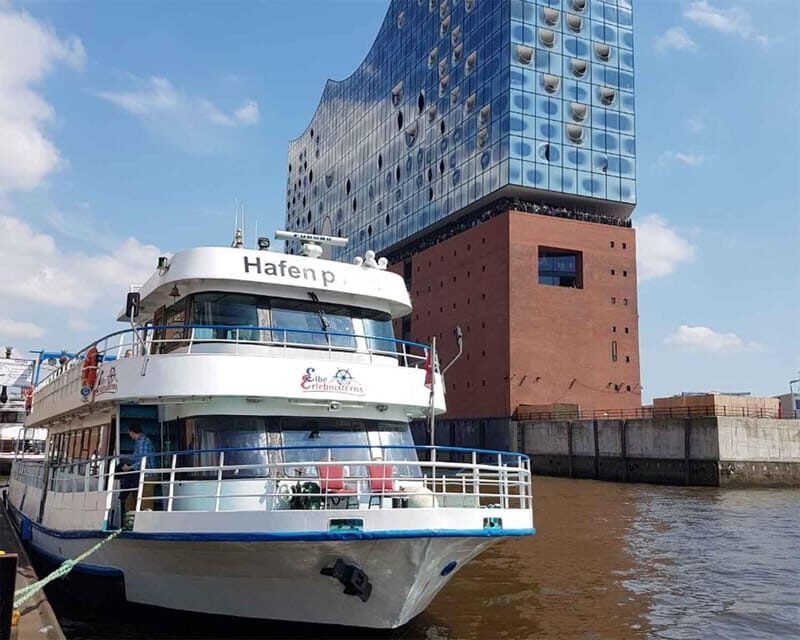 Hamburg: 1 hour harbor boat Tour Hamburg - The Itinerary in Depth