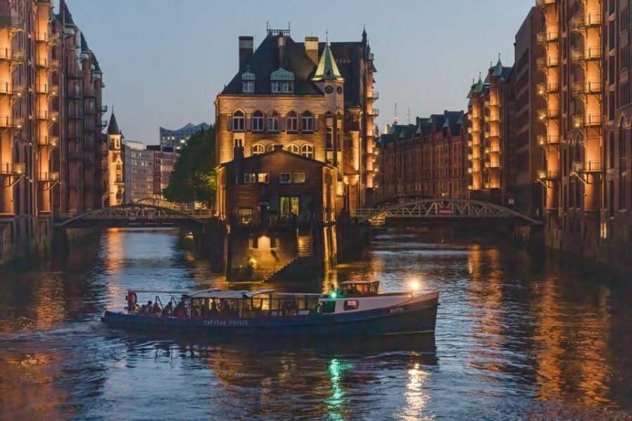 Hamburg Combi: 1,5h Evening Cruise & 2h Reeperbahn Tour - The Itinerary Breakdown
