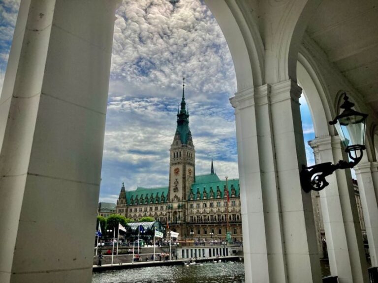 Hamburg: Guided Walking Tour in Danish - What Tour Participants Say