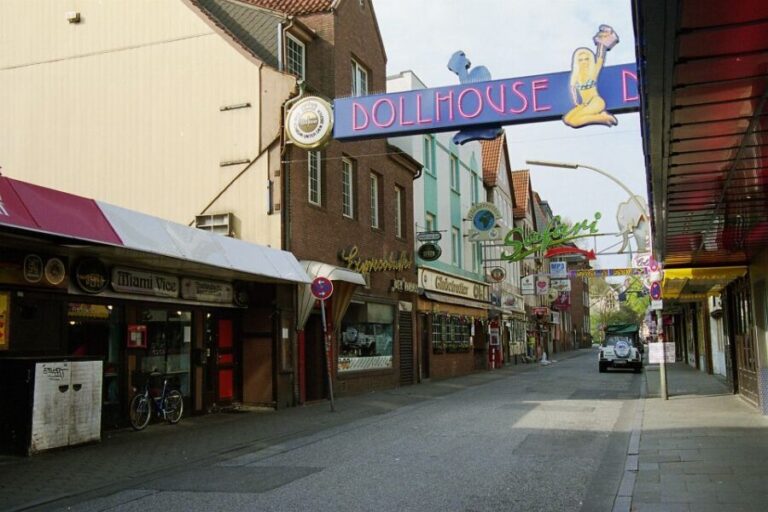 Hamburg: Line F Hop-On Hop-Off Bus and Boat Tour - Authentic Experiences and Traveler Insights