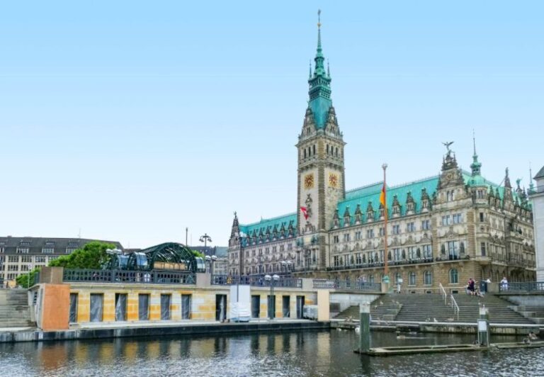 Hamburg: Old Town Highlights Private Walking Tour - The Experience of a Private Guided Tour