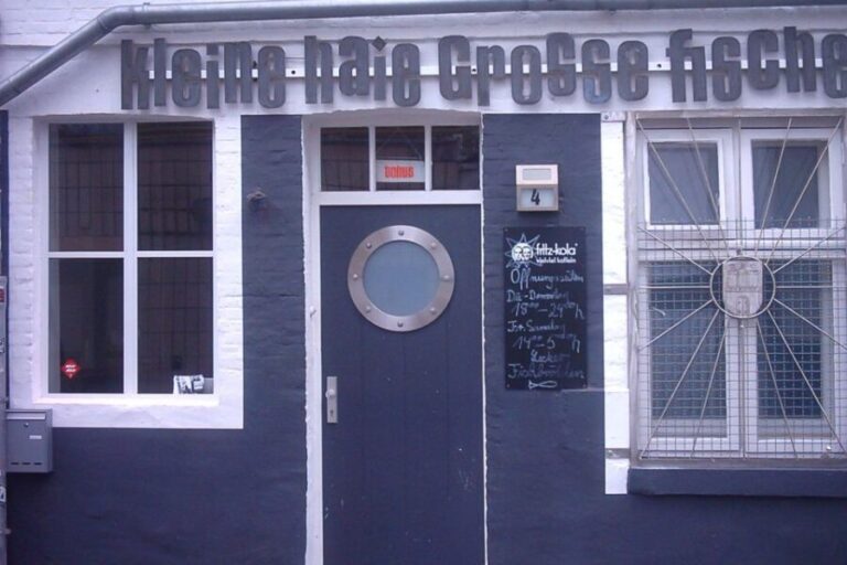 Hamburg: Private 75-Minute Tour of St. Pauli - Hans-Albers-Platz and Cultural Touchpoints