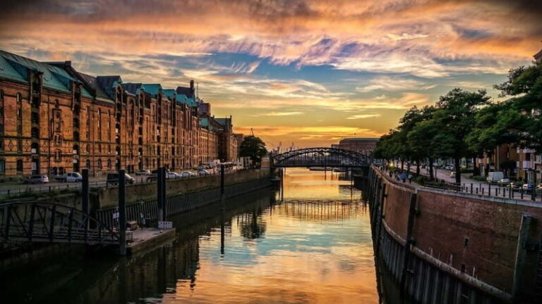 Hamburg: Private Christmas Market Tour - Why the Location Matters