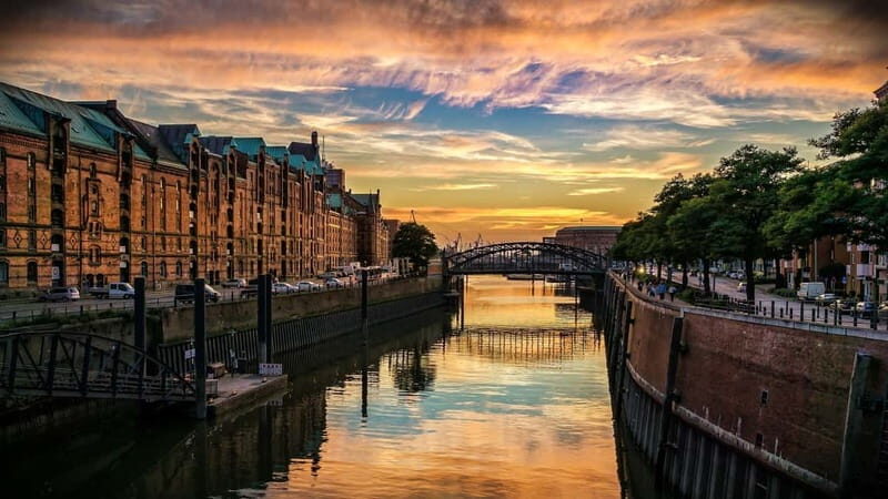 Hamburg: Private Christmas Market Tour - Why the Location Matters