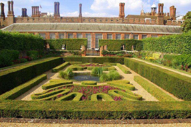 Hampton Court Palace & Garden Maze, Private Tour Admission with Audio Guides - What to Expect from the Itinerary