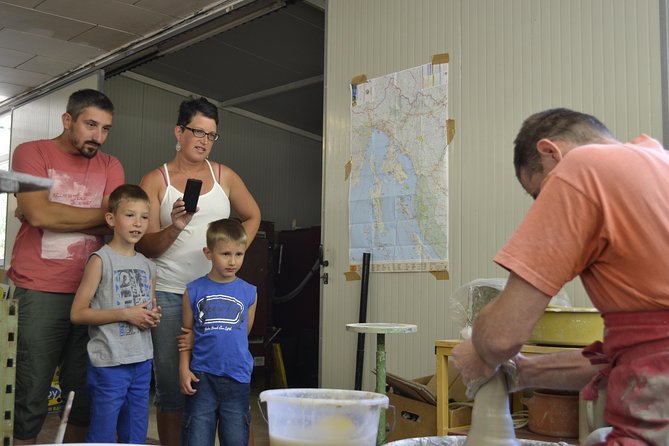 Hands on clay - be creative and make a pot - Introduction