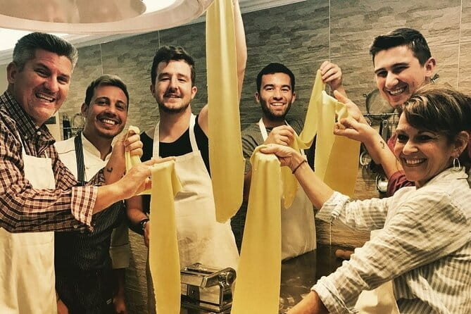 Hands on Deluxe Traditional 4-course dinner with fresh pasta - Key Points