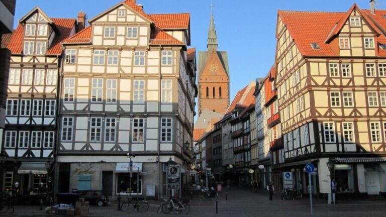 Hanover: Old Town Historical Walking Tour by Geo Epoche - Practical Details and Value