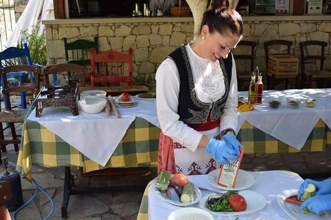 Heraklion: Cretan private cooking lesson with lunch in Arolithos - Key Points