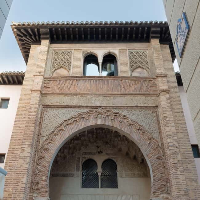 Highlights of Granada & Winetasting - Starting Point: Plaza Isabel la Católica