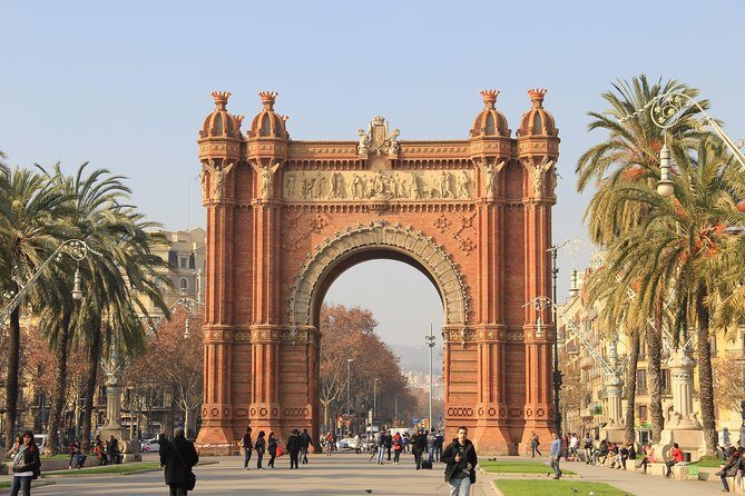 Historic Barcelona: Exclusive Private Tour with a Local Expert - How the Experience Comes Together
