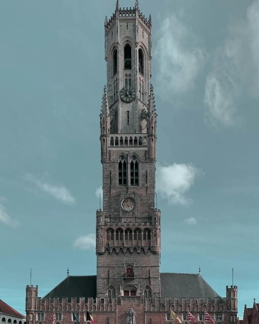 Historical walk in Bruges with local guide. Praline included - What You Can Expect During the Tour