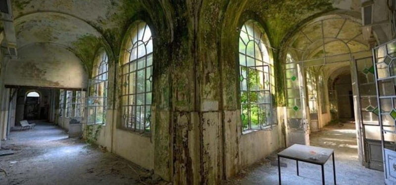 History of Asylums, Spiritism and Mental Health in Milan. - The Value of Guided Expertise and Group Size