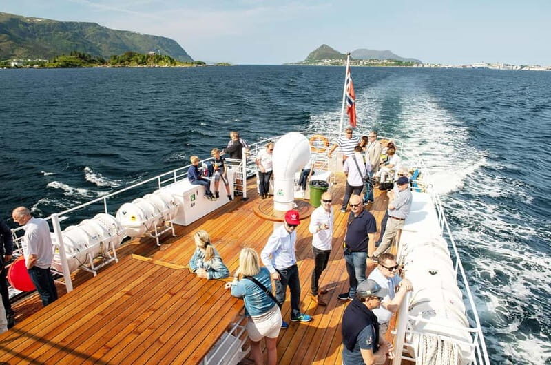 Hjørundfjord Fjord Cruise Afternoon Rountrip from Ålesund - Setting the Scene: What to Expect from the Cruise