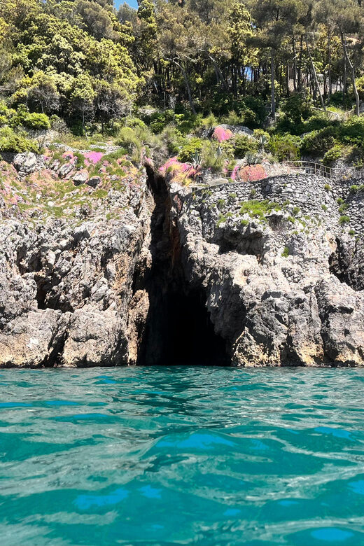 Holiday Golfo dei Poeti: Boat Tour and Tasting - What the Tour Includes and How It Works