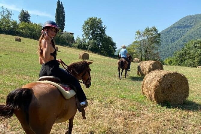 Horseback ride and Poolside Day chillout with Tuscan Lunch - Key Points