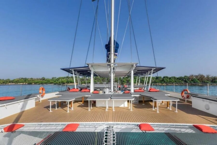 Hyères : Dinner Cruise on a beautiful catamaran at Bregançon - Detailed Breakdown of the Itinerary