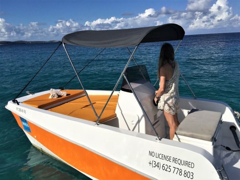 Ibiza: Discover the best coves in a boat driven by yourself - Key Points