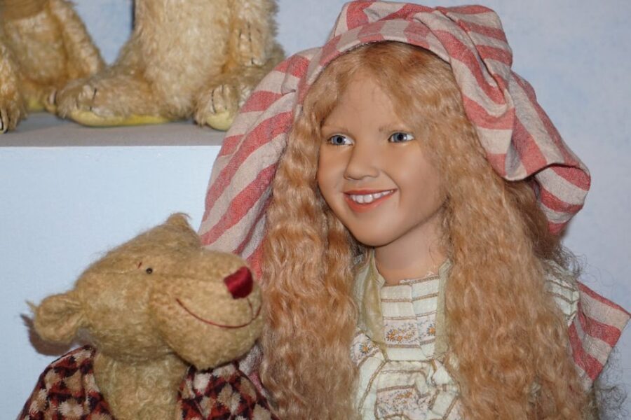 Icod de los Vinos: ARTlandya Doll World Entry Ticket & Tour - The Doll-Making Demonstration