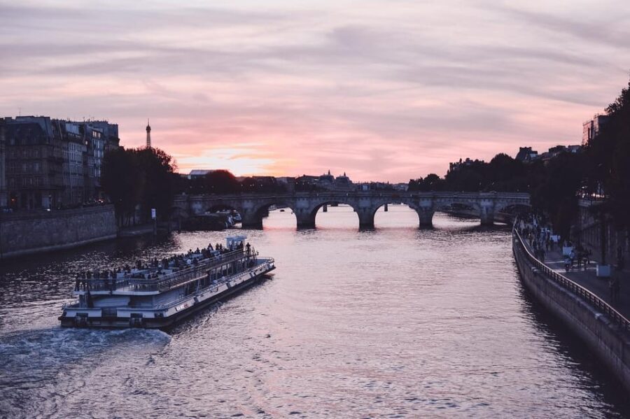 Île de la Cité: A Private Tour of Paris' Most Famous Monuments - Authenticity, Insights, and Practical Tips