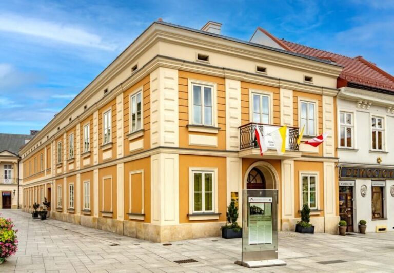 IN THE FOOTSTEPS OF JOHN PAUL II. FULL TOUR WITH AUDIO GUIDE - The Sum Up