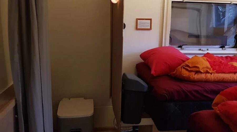 Inari: Overnight Aurora Hunt in Mobile Cabin on Lake Inari - Comfort and Facilities
