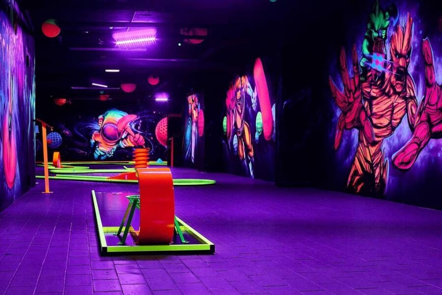 Innsbruck: 3D Mini Golf with Dazzling Light Effects - The Course and Its Creativity