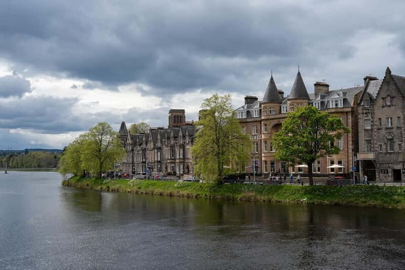 Inverness: Comedy Walking Tour with Local Comedian - What You’ll Experience