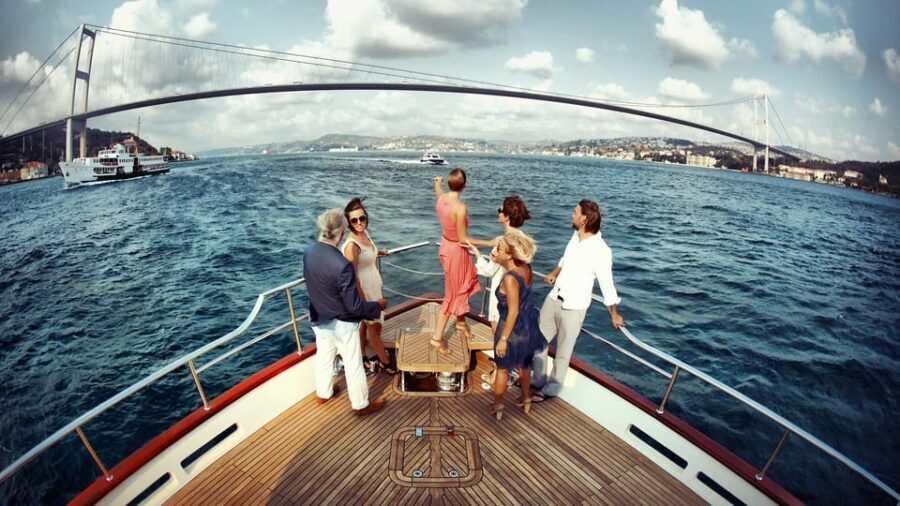 Istanbul: Bosphorus Cruise and Bus Tour with Bazaar Visit - Detailed Breakdown of Each Stop