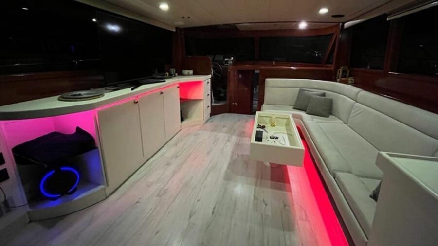 Istanbul: Private Bosphorus Tour On Luxury Yacht Eco#2 - A Perfect Match for the Right Travelers