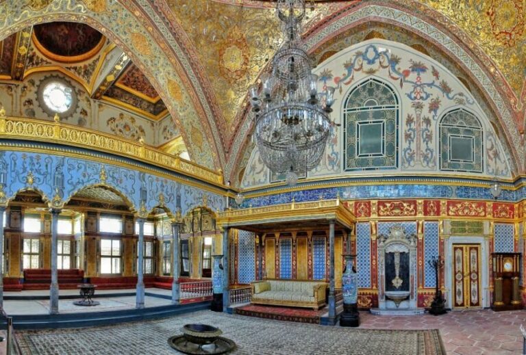 Istanbul: Private Tour of Topkapi Palace and Grand Bazaar - Transport and Timing